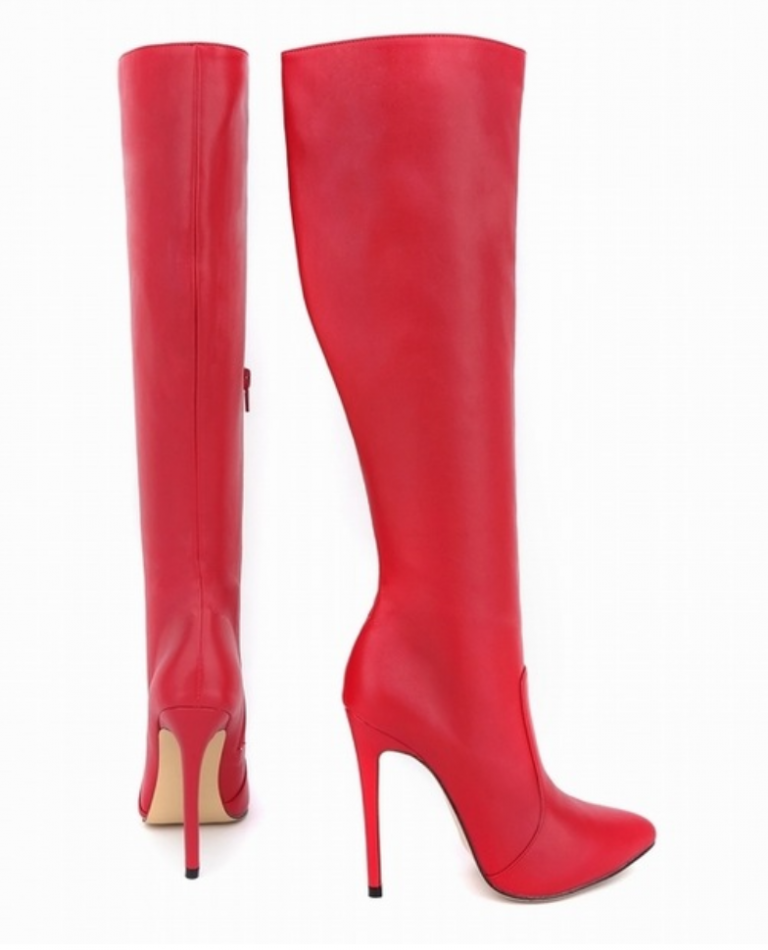 Las celebrities y su moda de botas rojas - EntreBellas